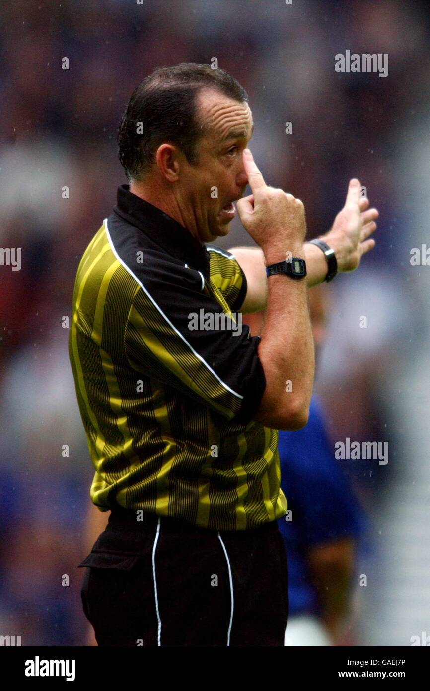 Referee willie young hi-res stock photography and images - Alamy