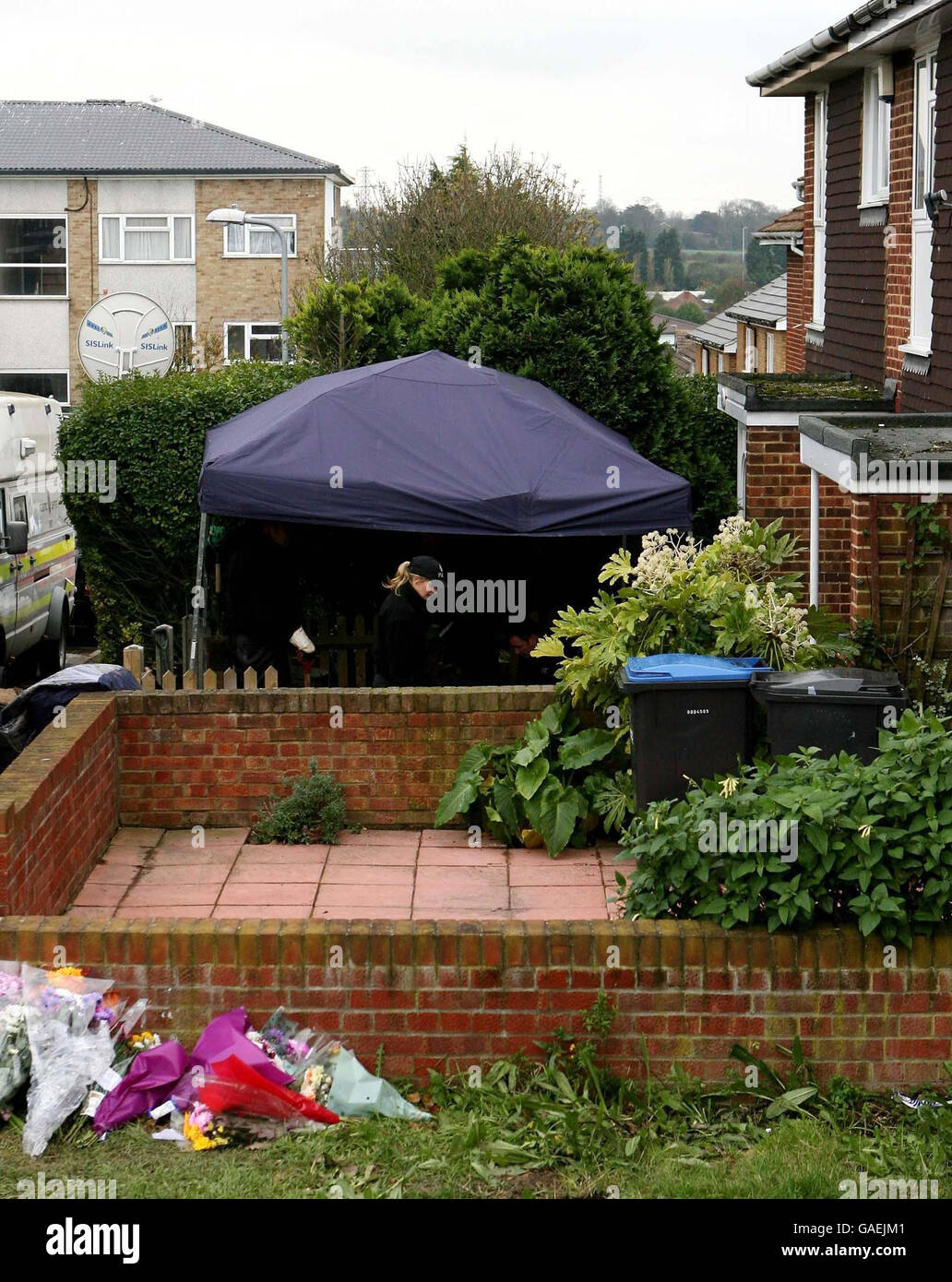 Search goes on at house after body discovery Stock Photo - Alamy