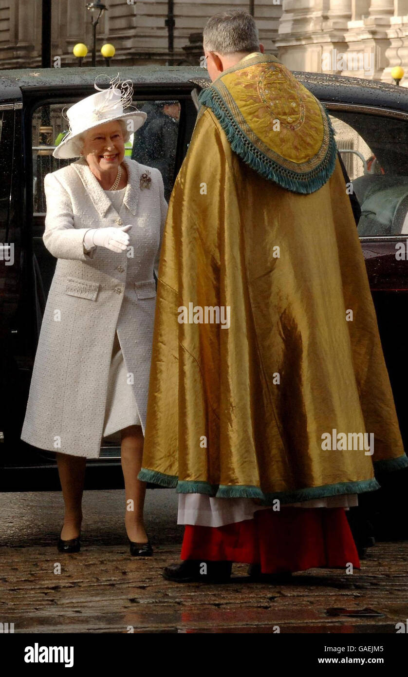 Queen dean westminster abbey hi-res stock photography and images - Alamy