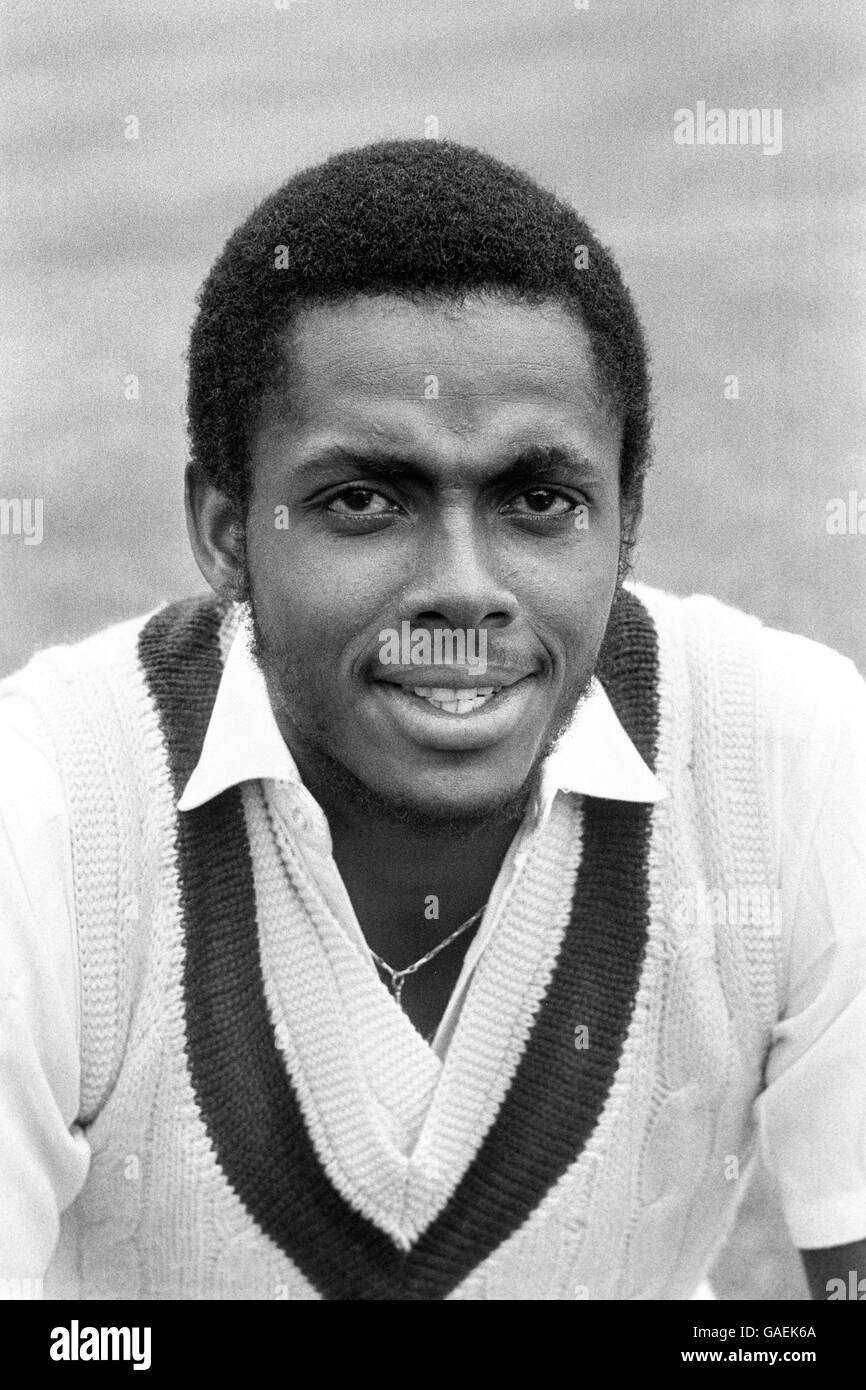 Courtney walsh cricket Black and White Stock Photos & Images - Alamy