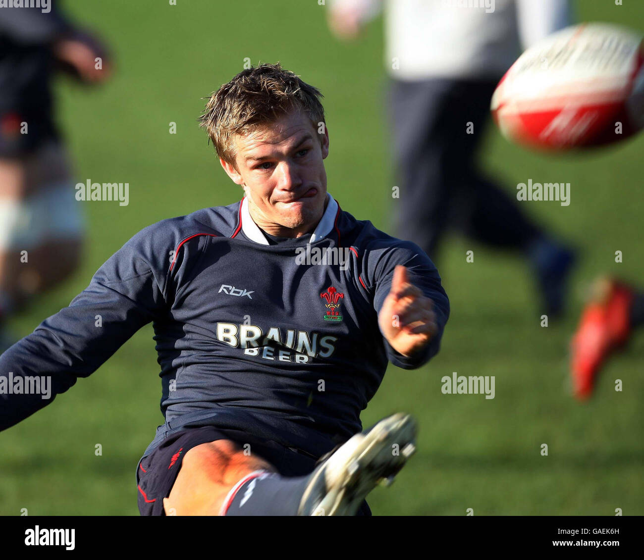 Rugby union action dwayne peel hi-res stock photography and images - Alamy