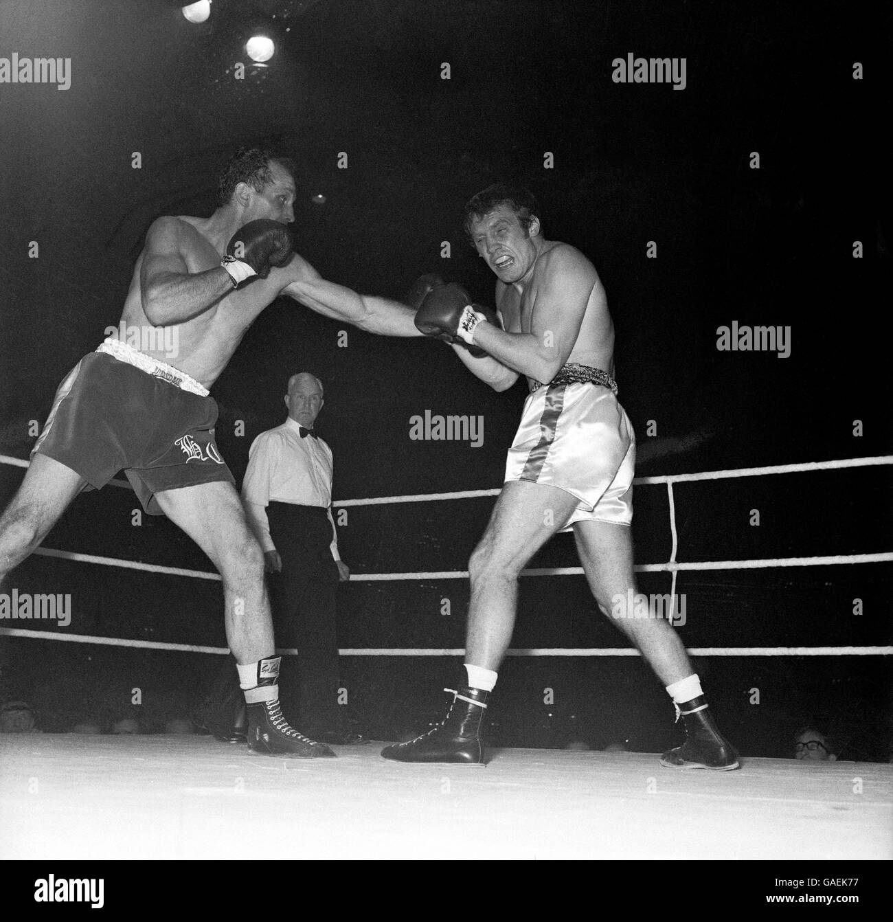 Boxing - British Empire Heavyweight Championship - Henry Cooper v Billy ...