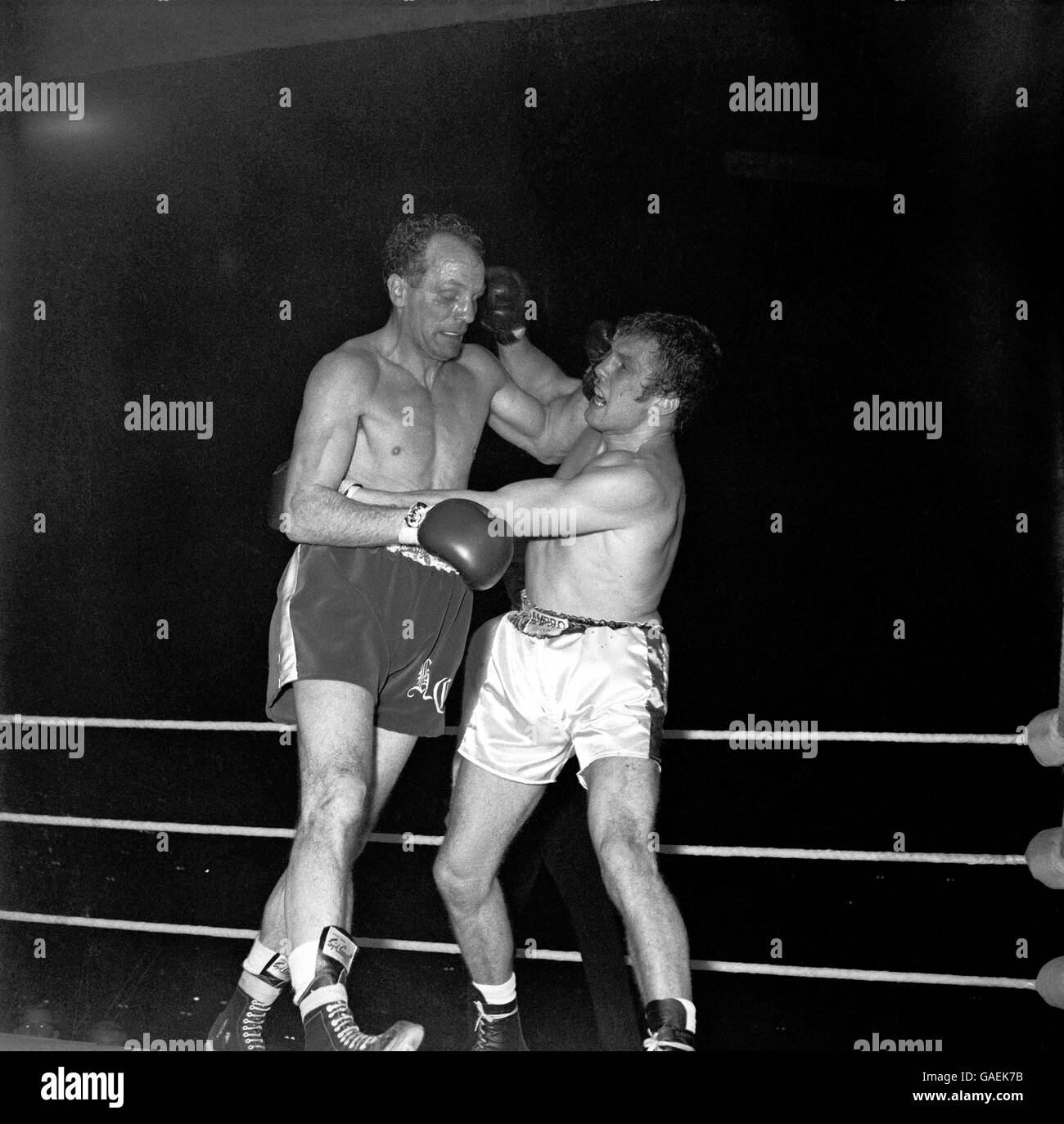Boxing - British Empire Heavyweight Championship - Henry Cooper v Billy ...