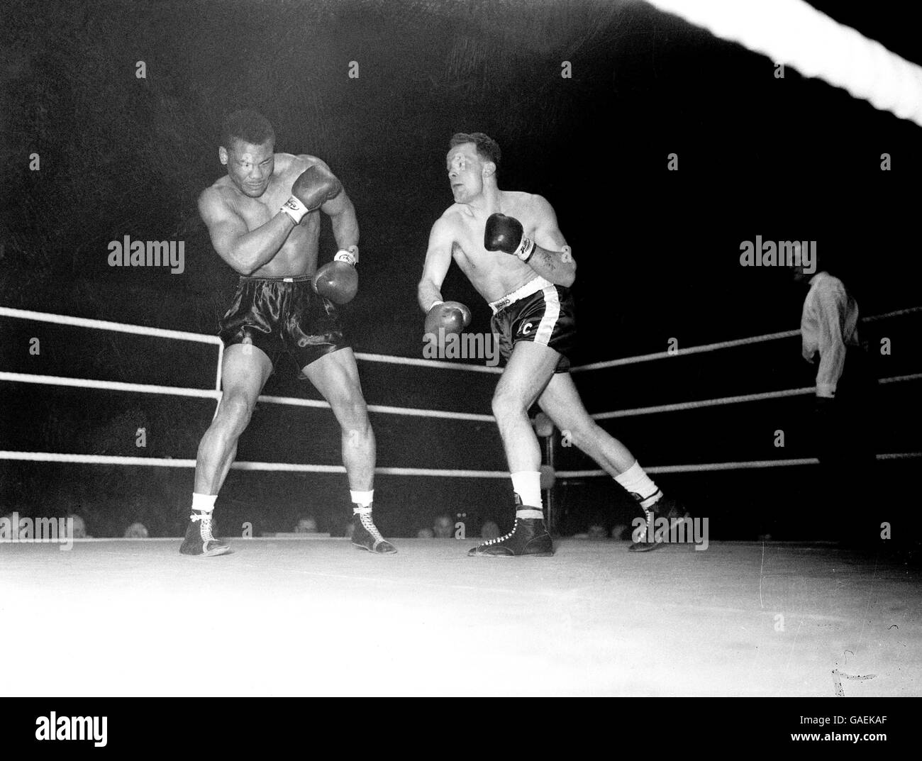 Boxing - British Empire Heavyweight Championship - Henry Cooper v Joe ...