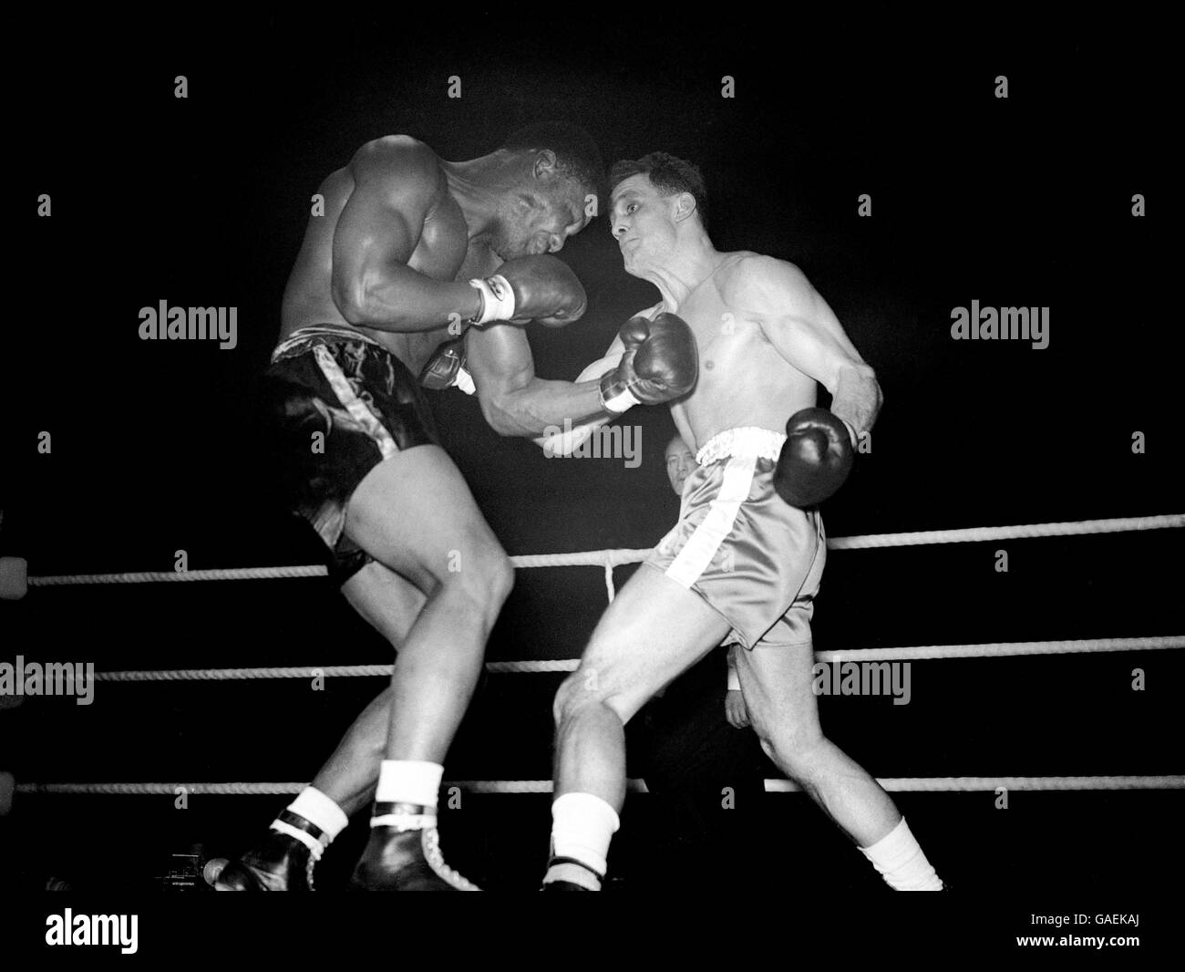 Boxing - British Empire Heavyweight Championship - Henry Cooper v Joe ...