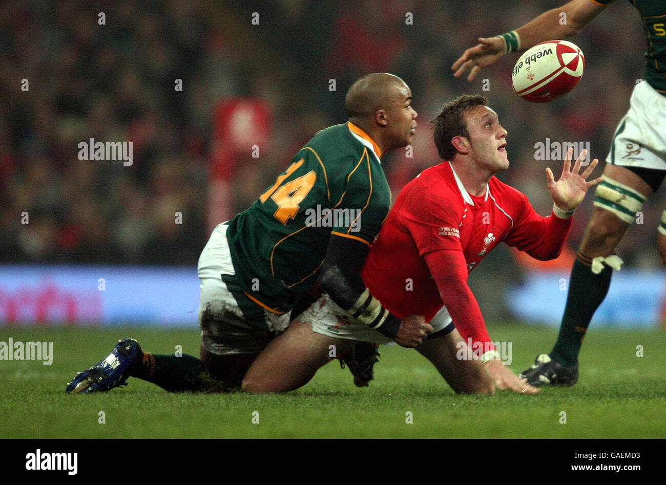 Rugbyu wales full length action ball mangsb hi-res stock photography ...