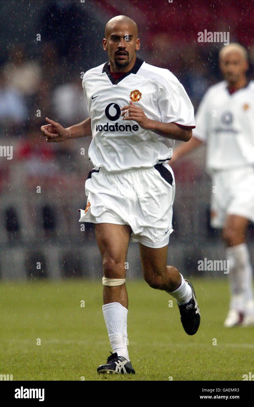 Manchester uniteds juan sebastian veron in action against parma hi-res ...