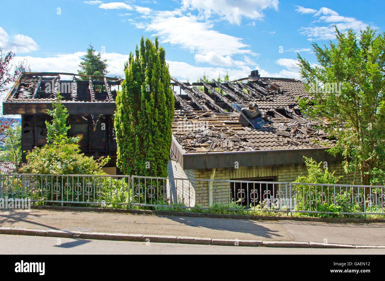 Lightning strike building hi-res stock photography and images - Alamy