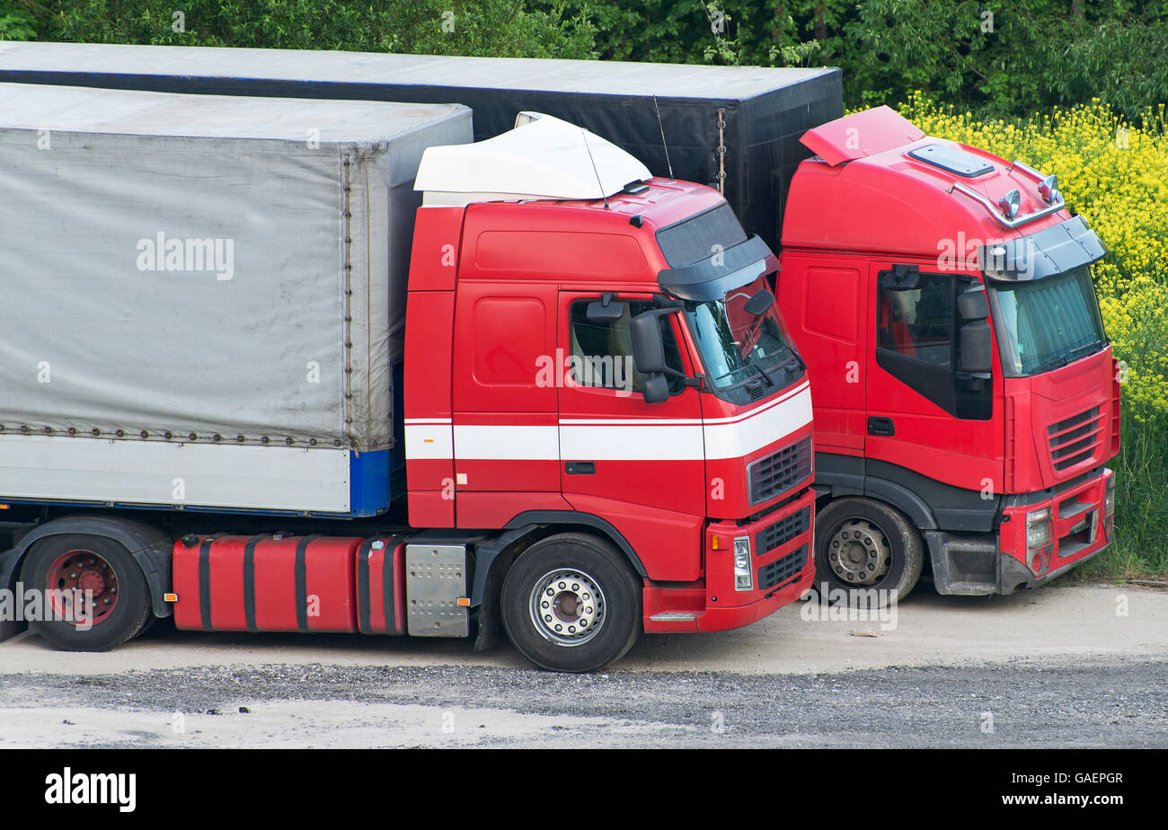 Two shipping container trucks hi-res stock photography and images - Alamy