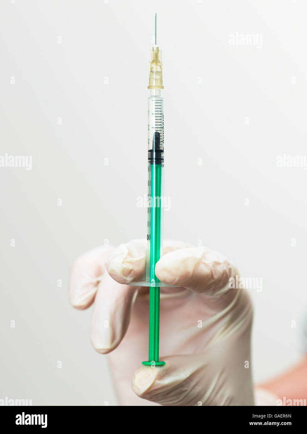 Doctor's hand holding syringe with injection Stock Photo - Alamy