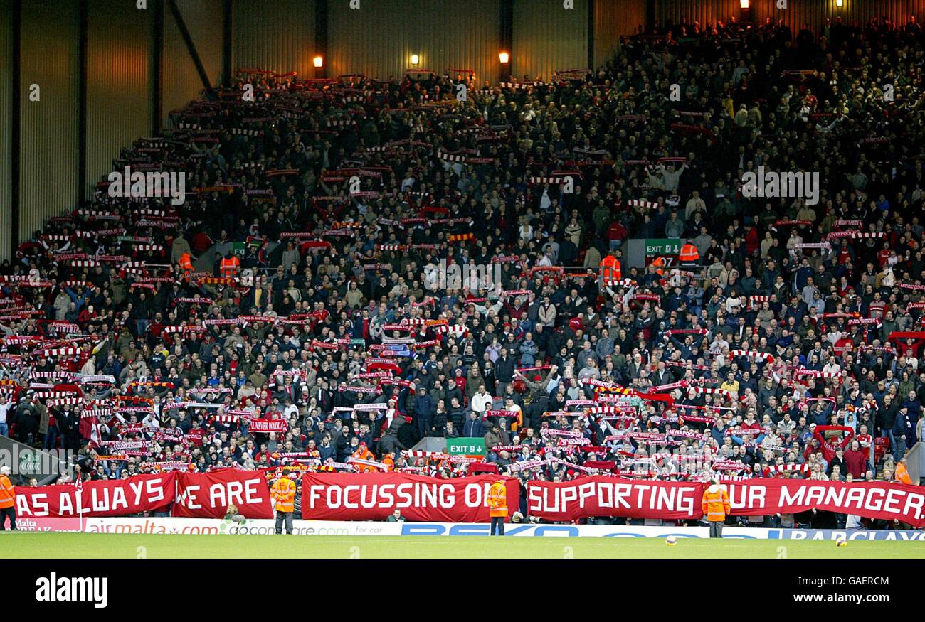 Liverpool fans show their support of manager Rafa Benitez Stock Photo ...