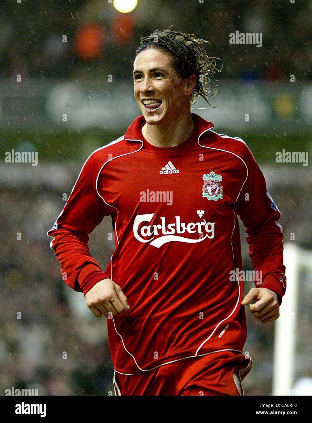Liverpools fernando torres celebrates scoring hi-res stock photography ...