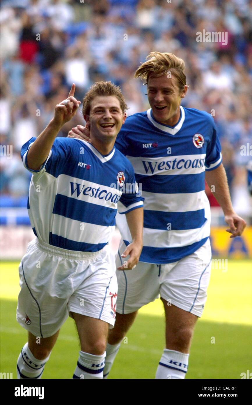 Reading's Jamie Cureton celebrates scoring from the penalty spot Stock ...
