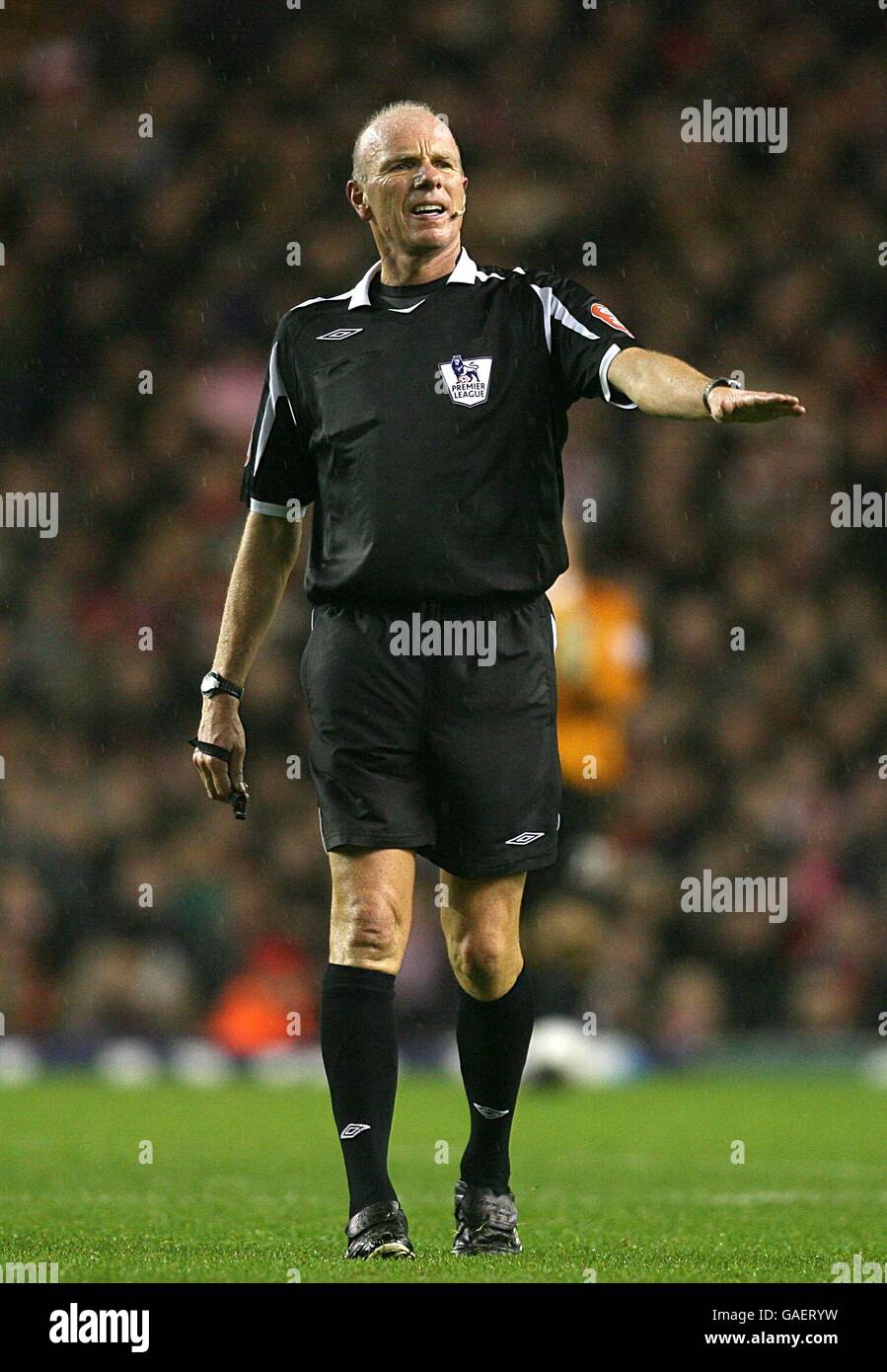 Football referee steve bennett High Resolution Stock Photography and ...