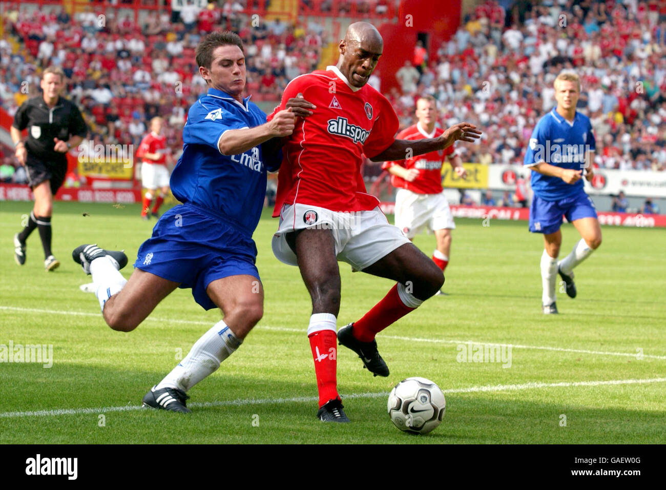 Charlton Athletic's Richard Rufus (r) and Chelsea's Frank Lampard ...