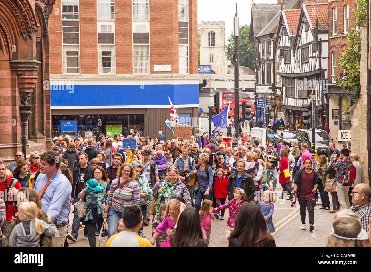 1000 people crowd hi-res stock photography and images - Alamy