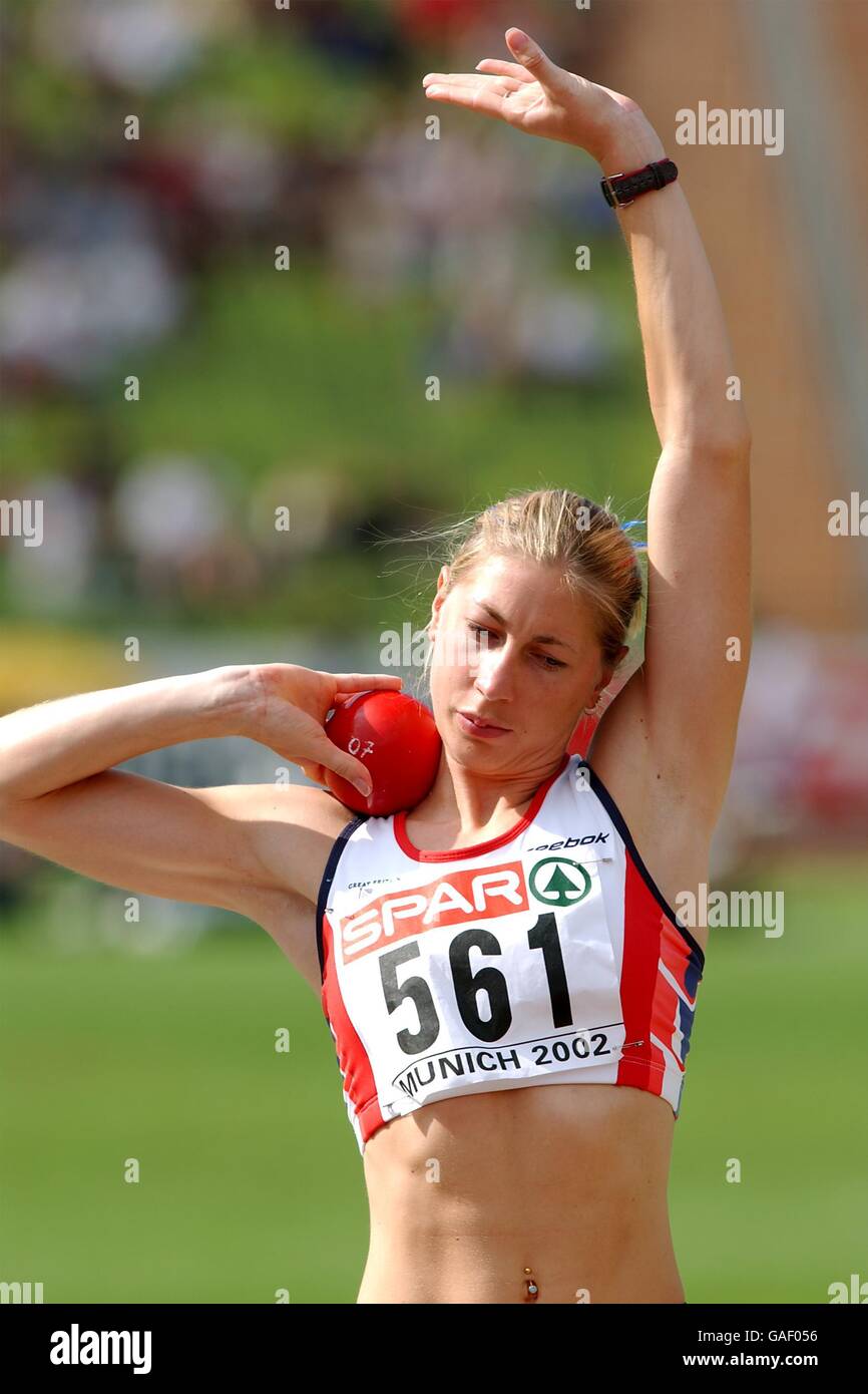 Great Britain's Julie Hollman in action in the Shot Put Stock Photo - Alamy