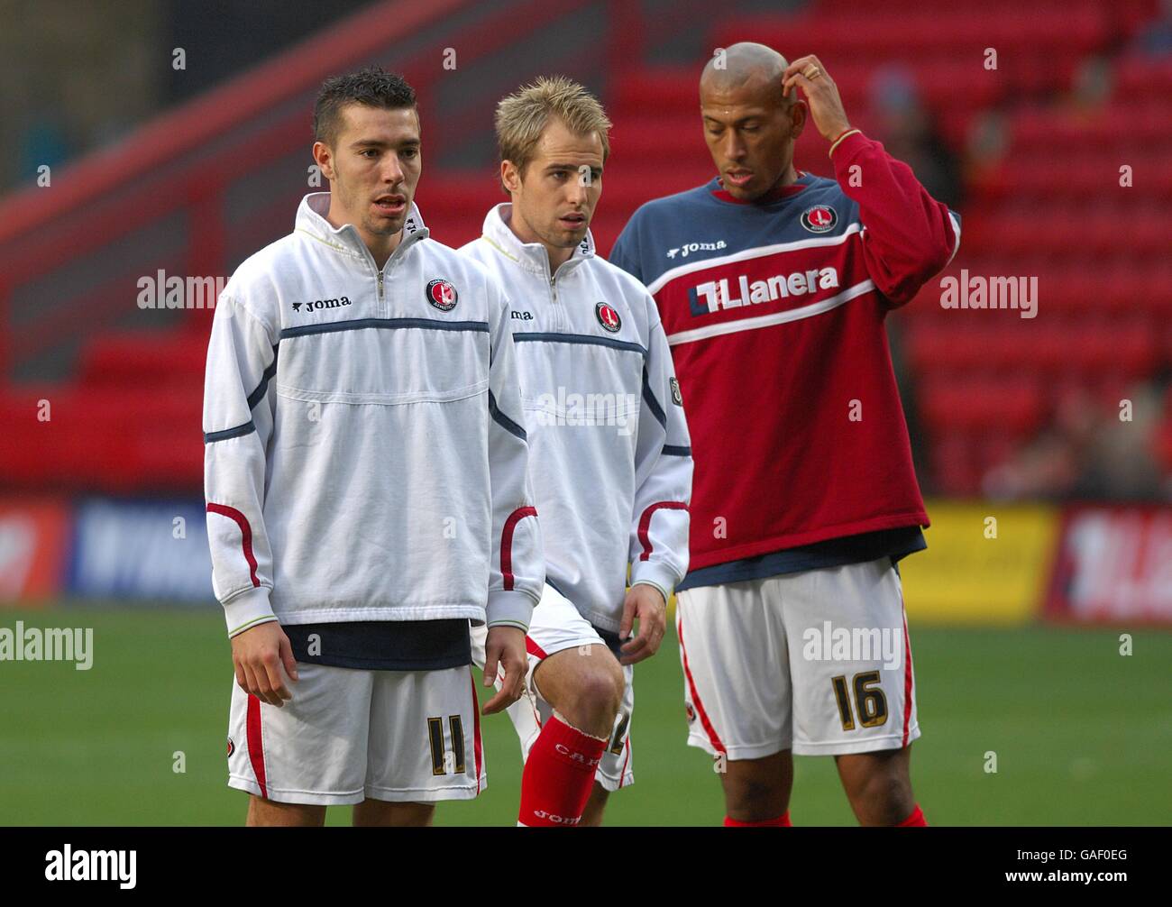 Luke varney and chris iwelumo warm up before the game hi-res stock ...