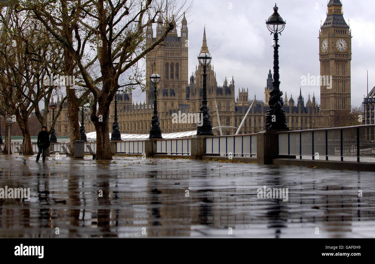 Big ben through trees hi-res stock photography and images - Alamy