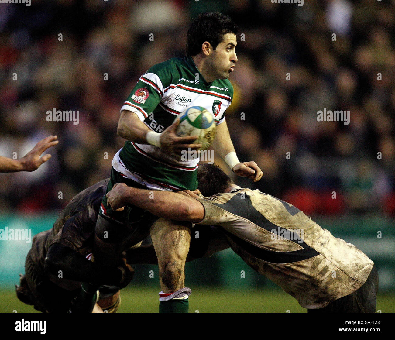 Rugby union tackling action leicester tigers hi-res stock photography ...
