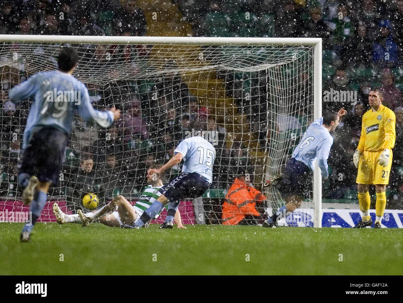 Soccer celtic full length scoring mangsb hi-res stock photography and ...