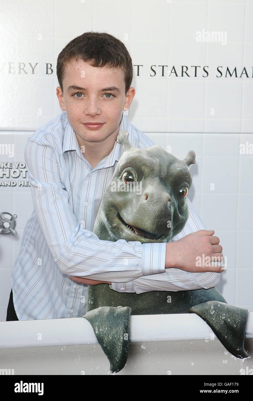 Alex Etel arrives at the premiere of The Water Horse Legend of the Deep ...