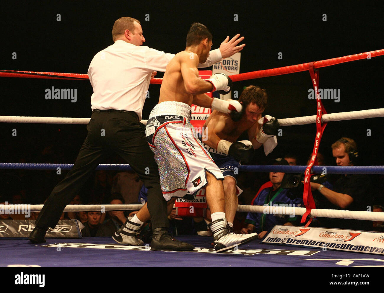 Full length commonwealth boxing hi-res stock photography and images - Alamy