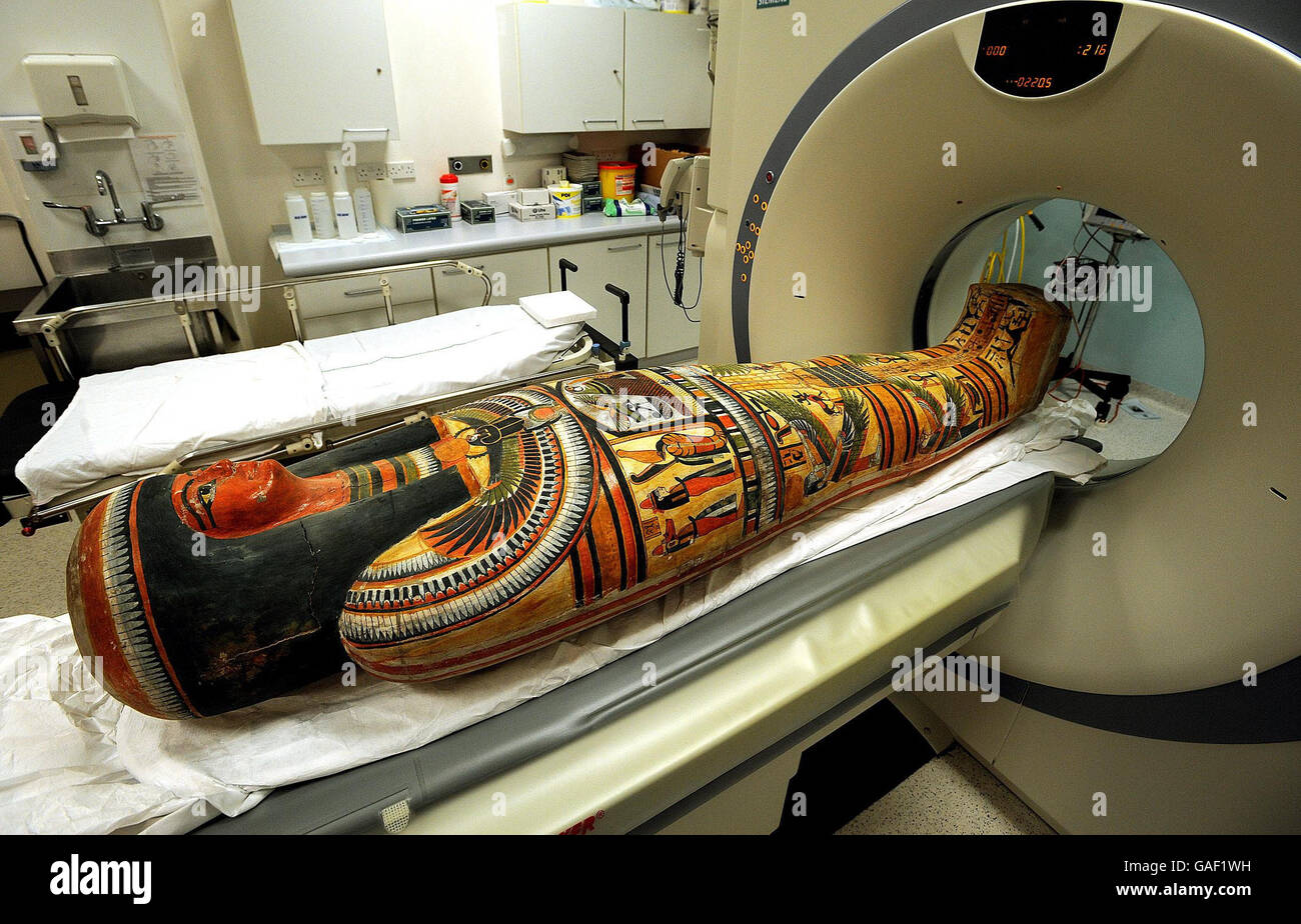 Mummy scan hi-res stock photography and images - Alamy