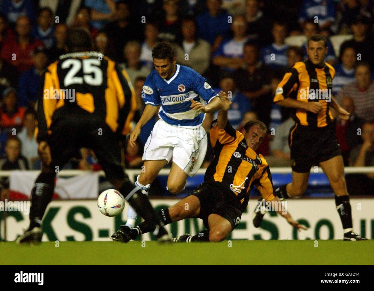 Soccer players tackling hi-res stock photography and images - Alamy