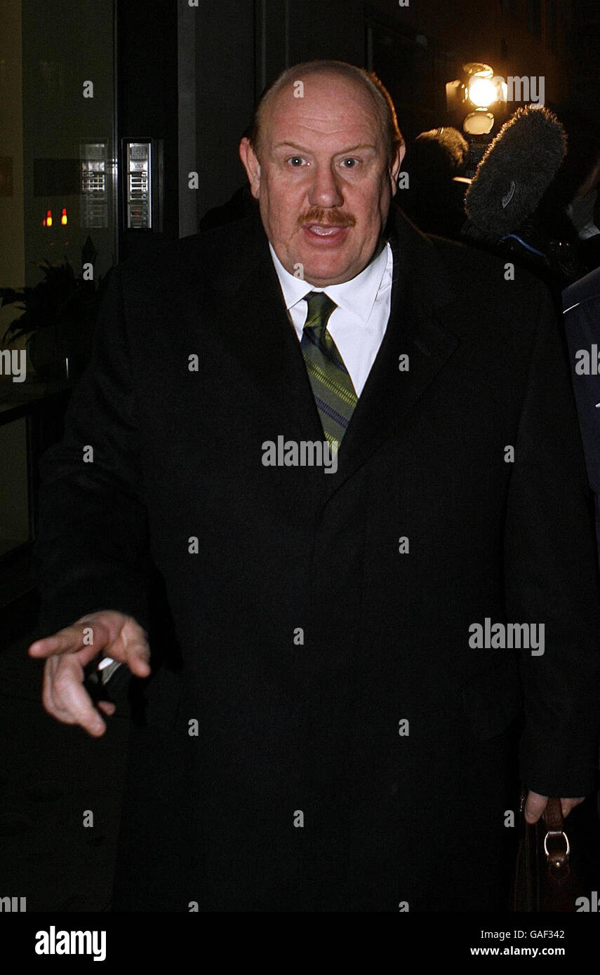 Mid length half top reacting reacts football hi-res stock photography ...