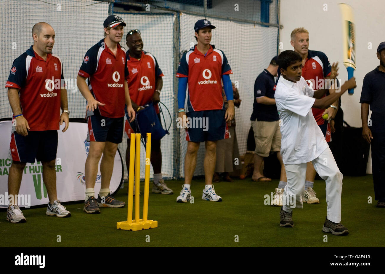 Cricket coaching in the nets hi-res stock photography and images - Alamy