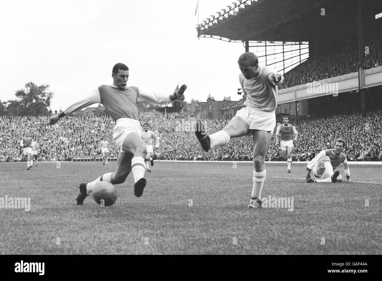 Terry neill arsenal hi-res stock photography and images - Alamy