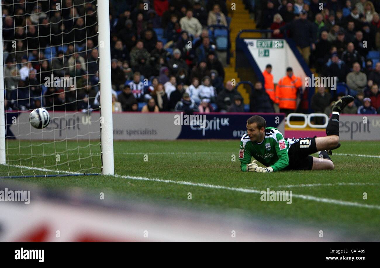 Goalkeeper Luke Steele High Resolution Stock Photography and Images - Alamy
