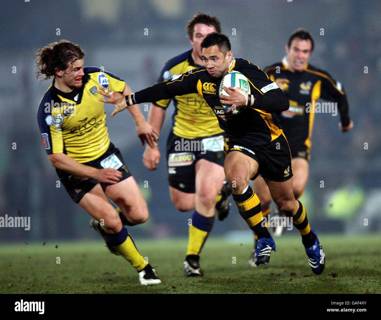 Rugbyu england full length mangrk hi-res stock photography and images ...