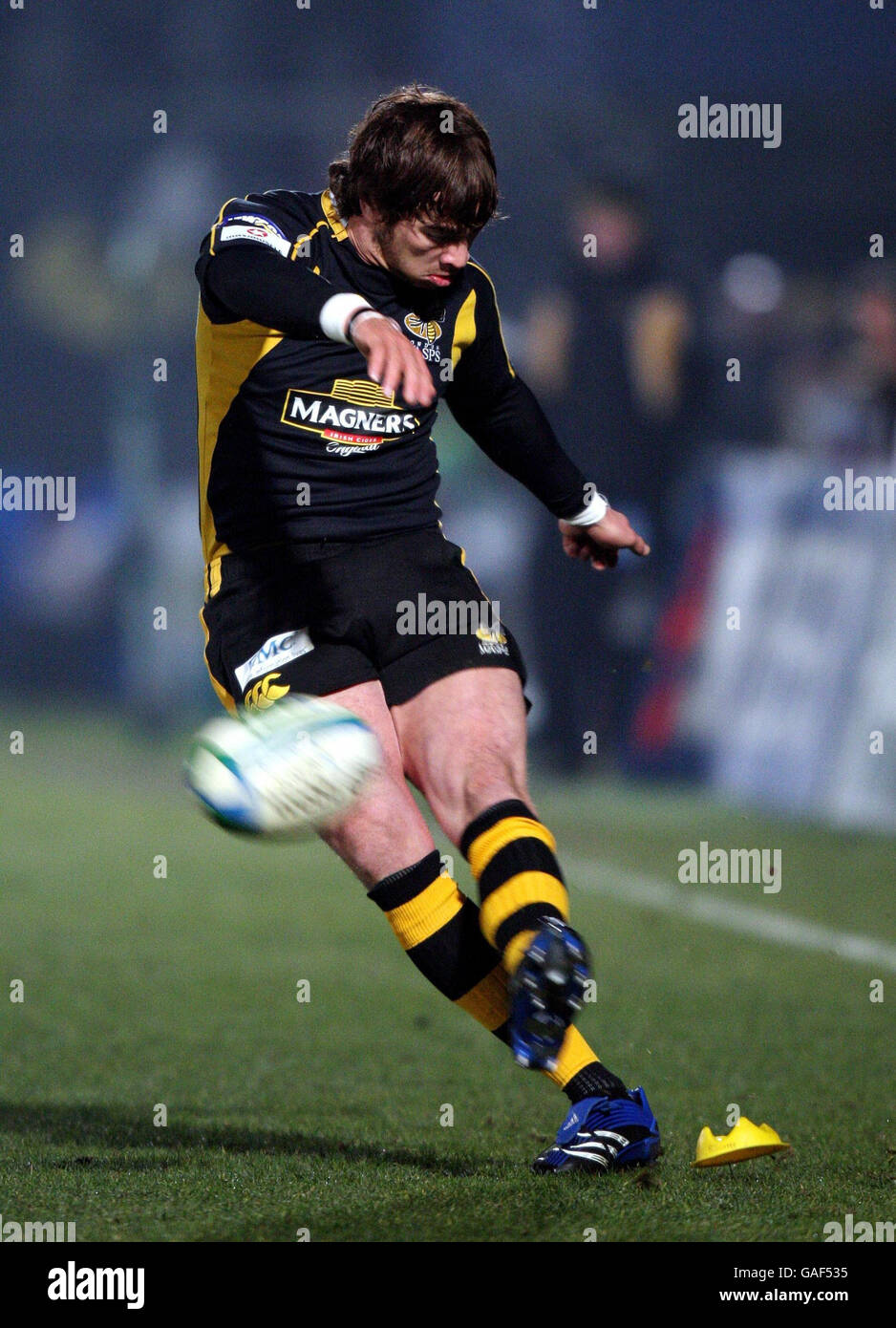 Rugbyu england full length mangrk hi-res stock photography and images ...