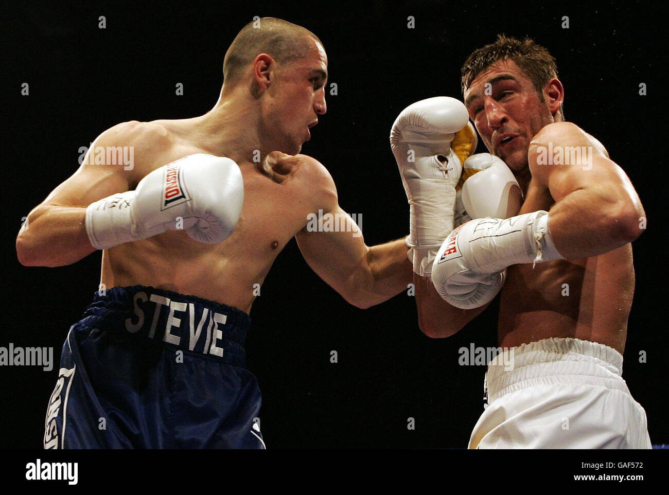 England's Stephen Foster punches Scotland's Alex Arthur during the WBO ...