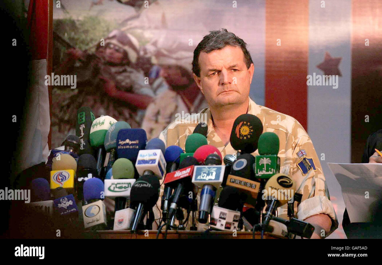 Major General Graham Binns prepares to sign a Memorandum of ...