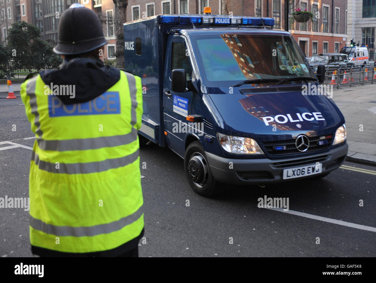 Back view police night uk hi-res stock photography and images - Alamy