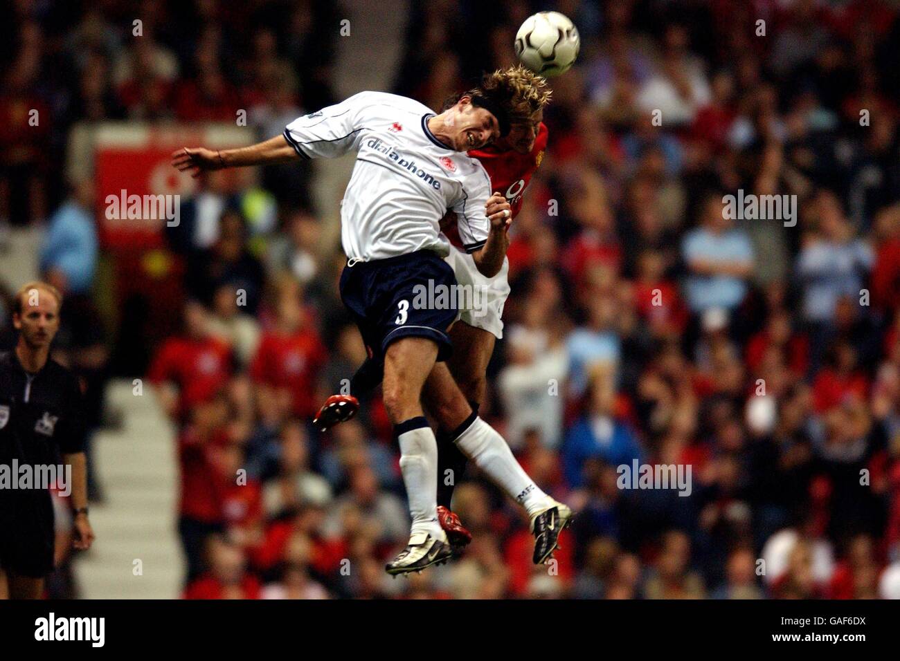 Manchester United's David Beckham and Middlesbrough's Franck Queudrue ...