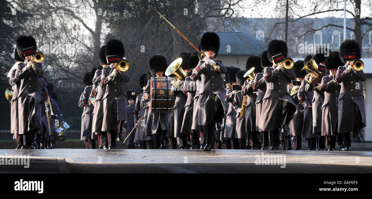 Bandsmen of the no 7 company coldstream guards hi-res stock photography ...