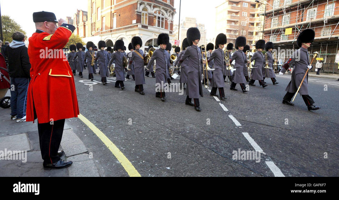 Coldstream guards leave their base Stock Photo - Alamy