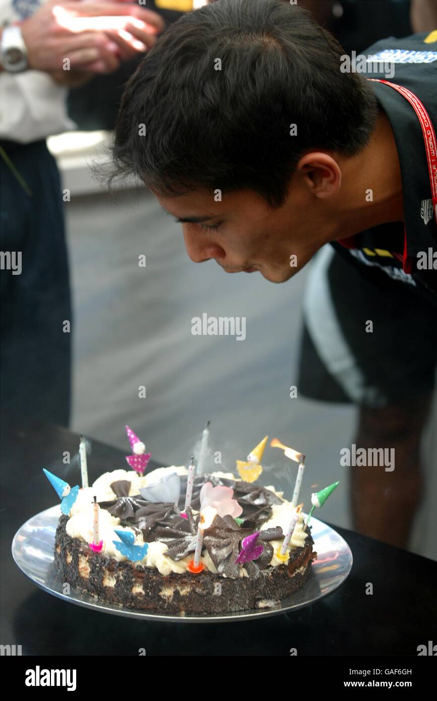 Minardis alex yoong celebrates his birthday hi-res stock photography ...