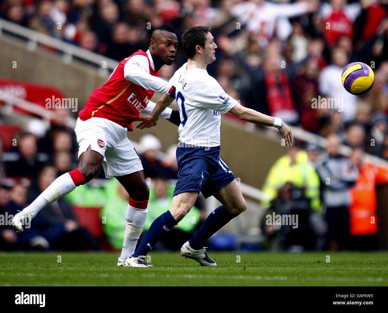 Robbie william football hi-res stock photography and images - Alamy