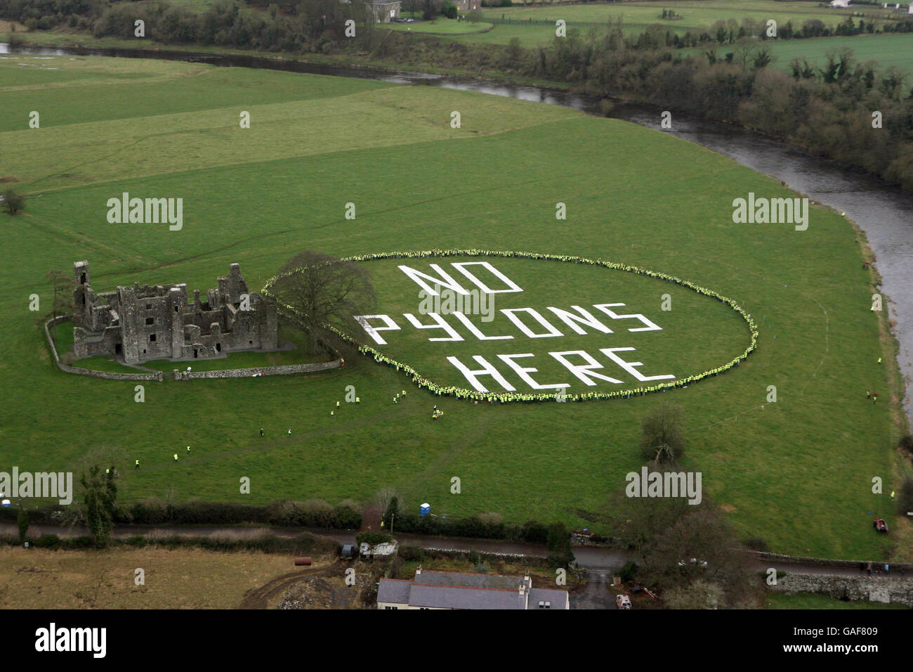 2400 members of the north east people against pylons campaign hi-res ...