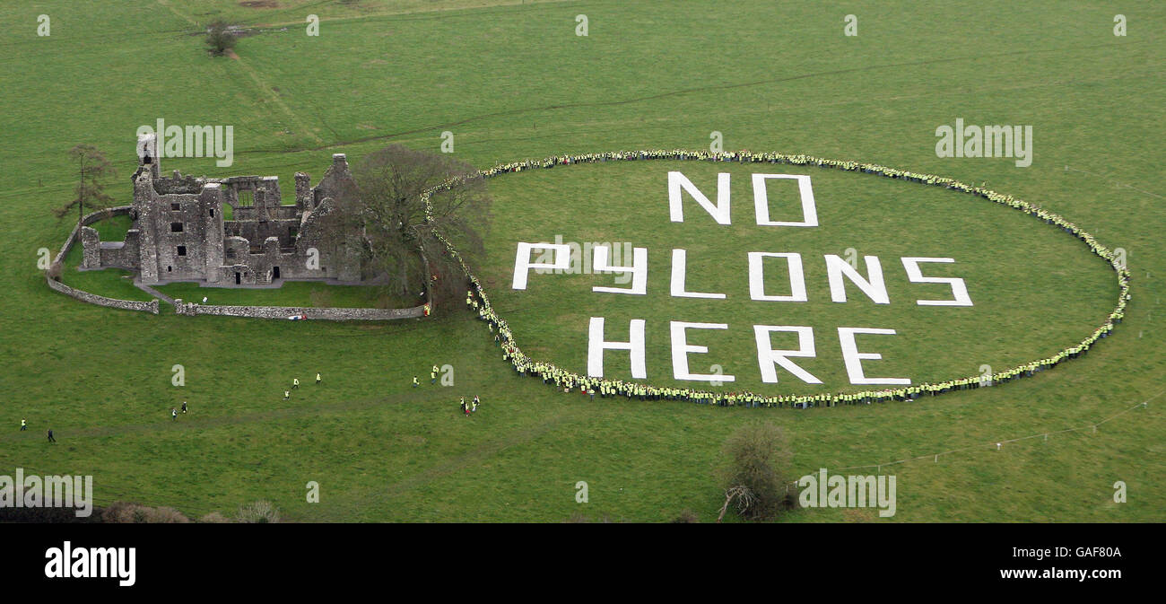 2400 members north east people against pylons campaign hi-res stock ...