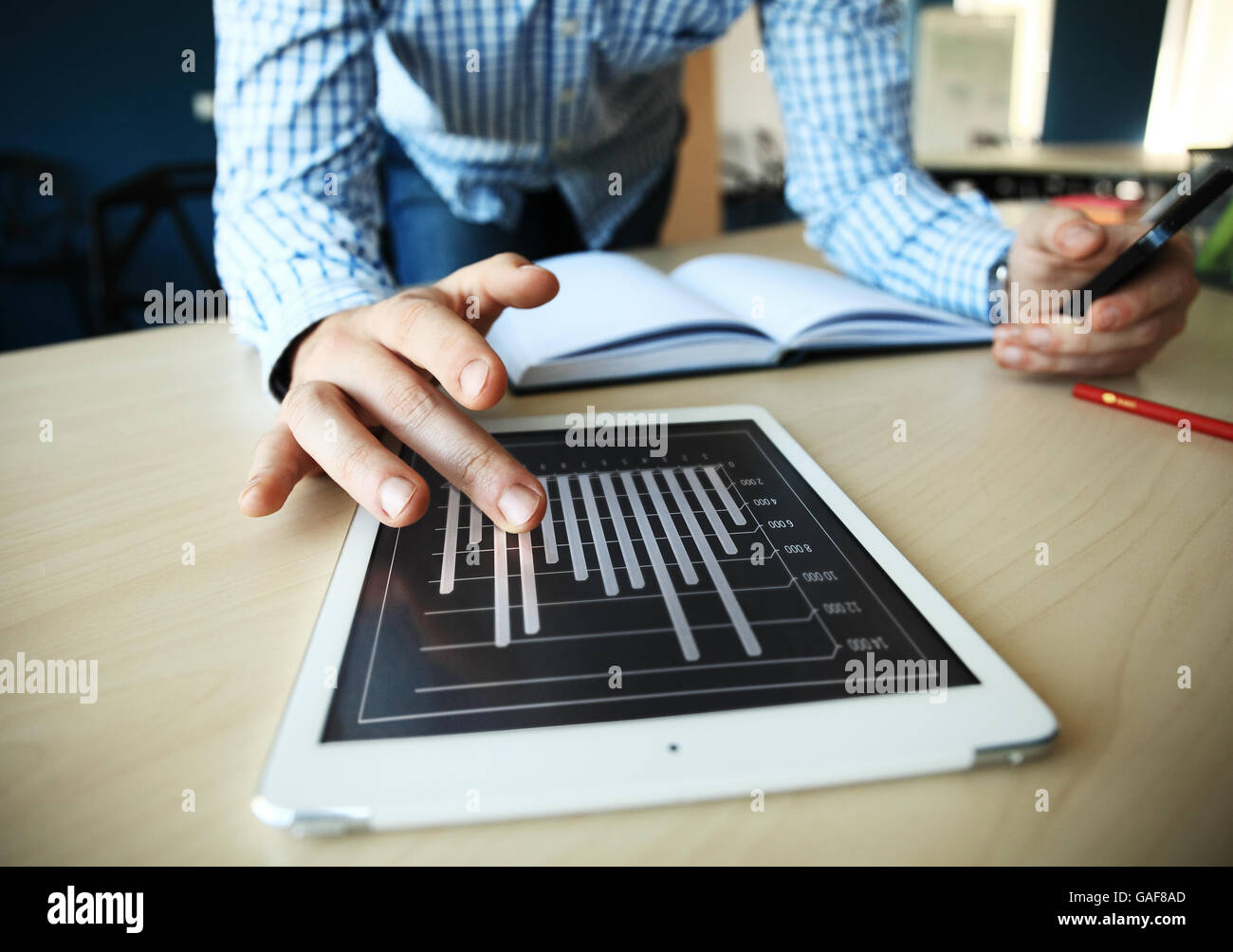 Analyzing company progress hi-res stock photography and images - Alamy