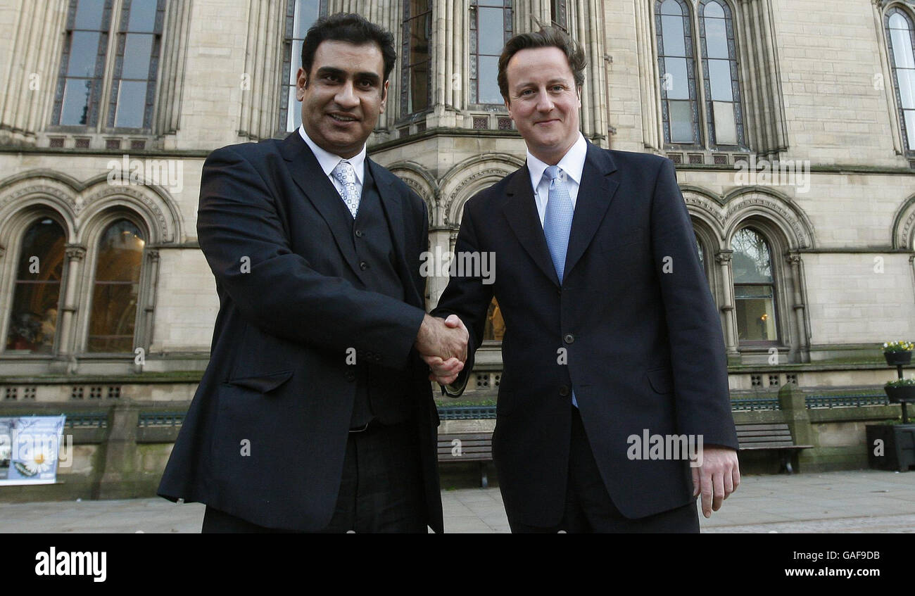 David Cameron meets Councillor Faraz Bhatti Stock Photo - Alamy