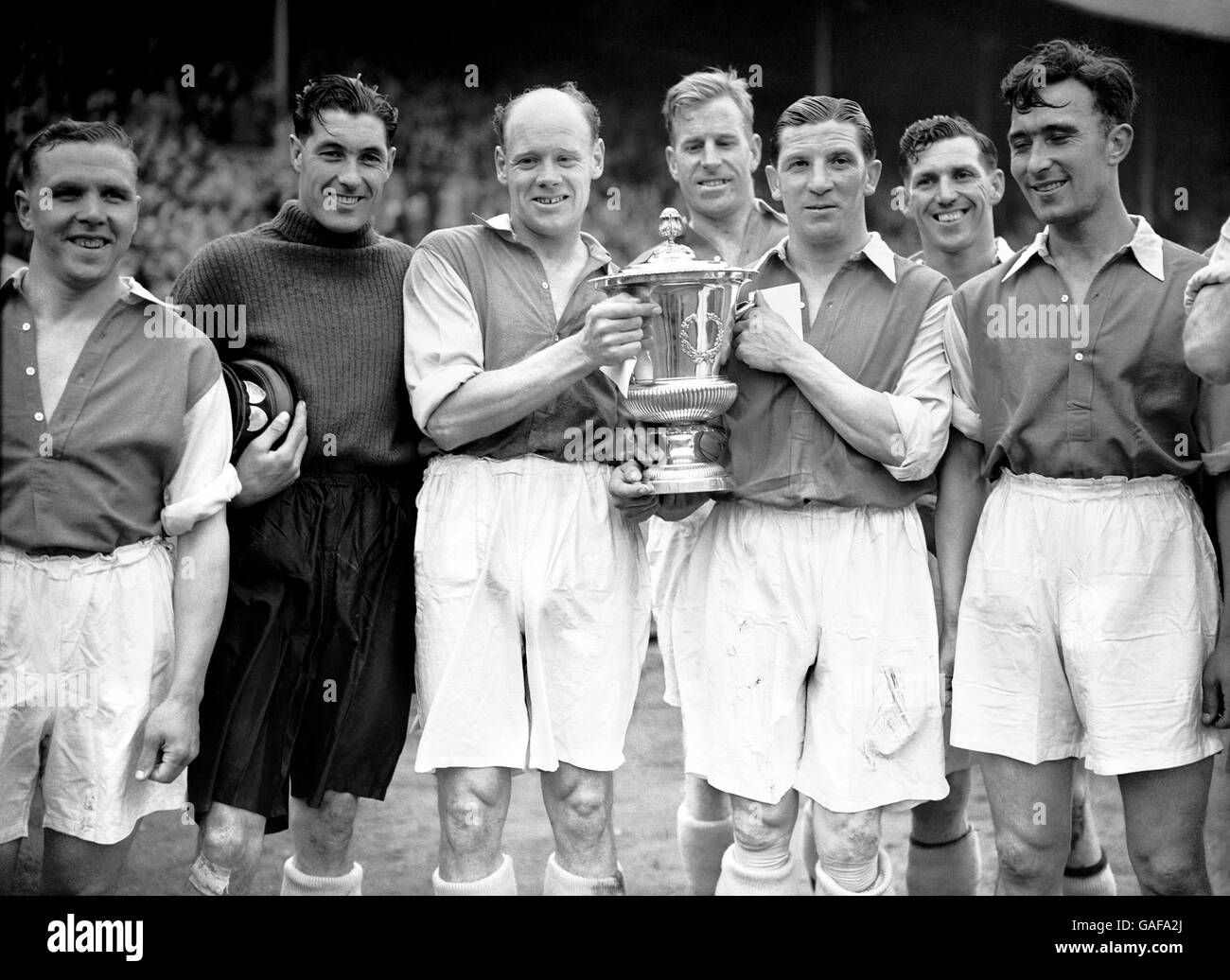 Soccer - Football League South War Cup Final - Arsenal v Charlton ...