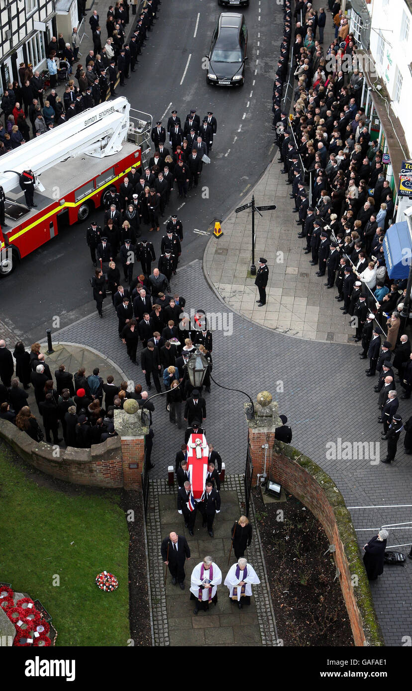 The coffin of Darren Yates-Badley arrives at St. Nicholas Church ...