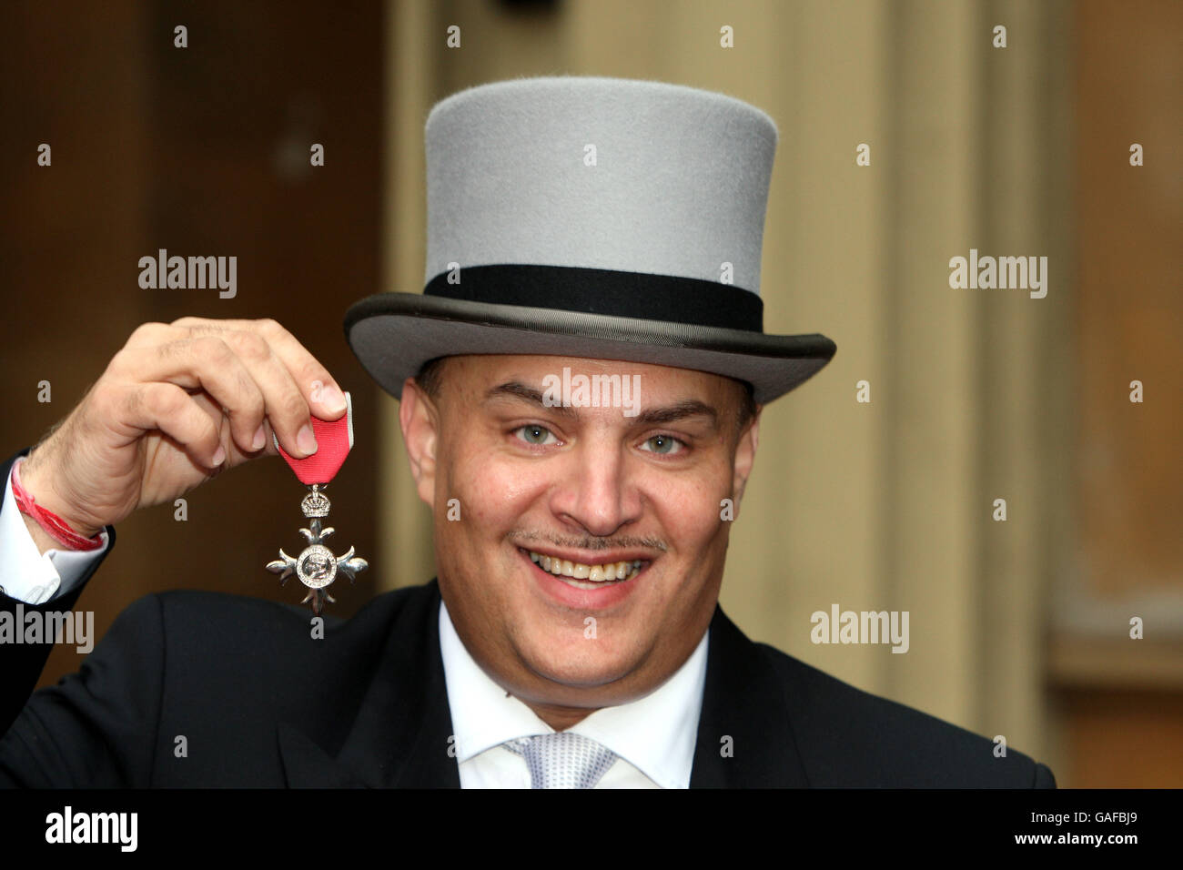Restaurateur and entrepreneur sanjay anand receives his mbe hi-res stock photography and images ...